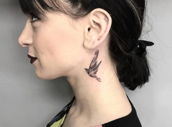Zwaluw tattoo: betekenissen en 30 tattoo ideeën