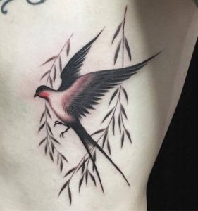 Zwaluw tattoo: betekenissen en 30 tattoo ideeën
