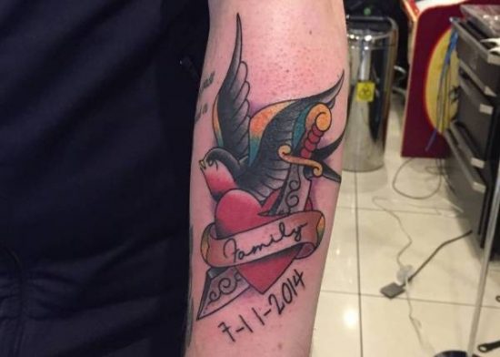 Zwaluw tattoo: betekenissen en 30 tattoo ideeën