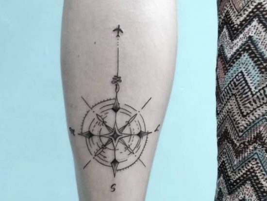 Kompas tattoo: betekenis en 60 ideeën ter inspiratie