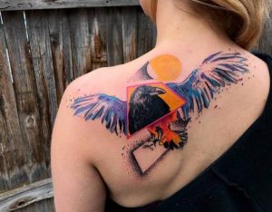 Raaf tattoo: betekenis en 30 ideeën