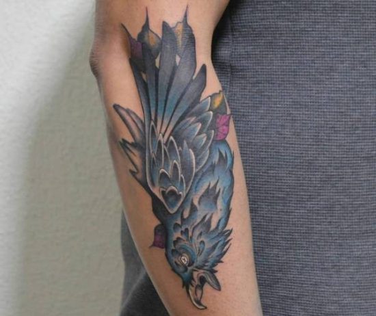 Raaf tattoo: betekenis en 30 ideeën