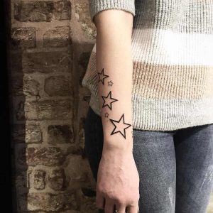 Ster tattoo: betekenissen en 100 tattoo ideeën