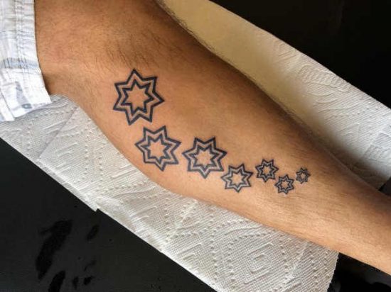 Ster tattoo: betekenissen en 100 tattoo ideeën