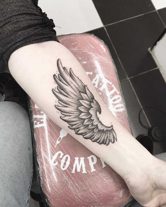 Vleugel tattoo: betekenis en oorsprong & 80x tattoo-inspiratie